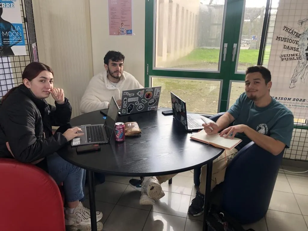 « Du bon et du mauvais dans cette réforme » : ces jeunes Choletais ...