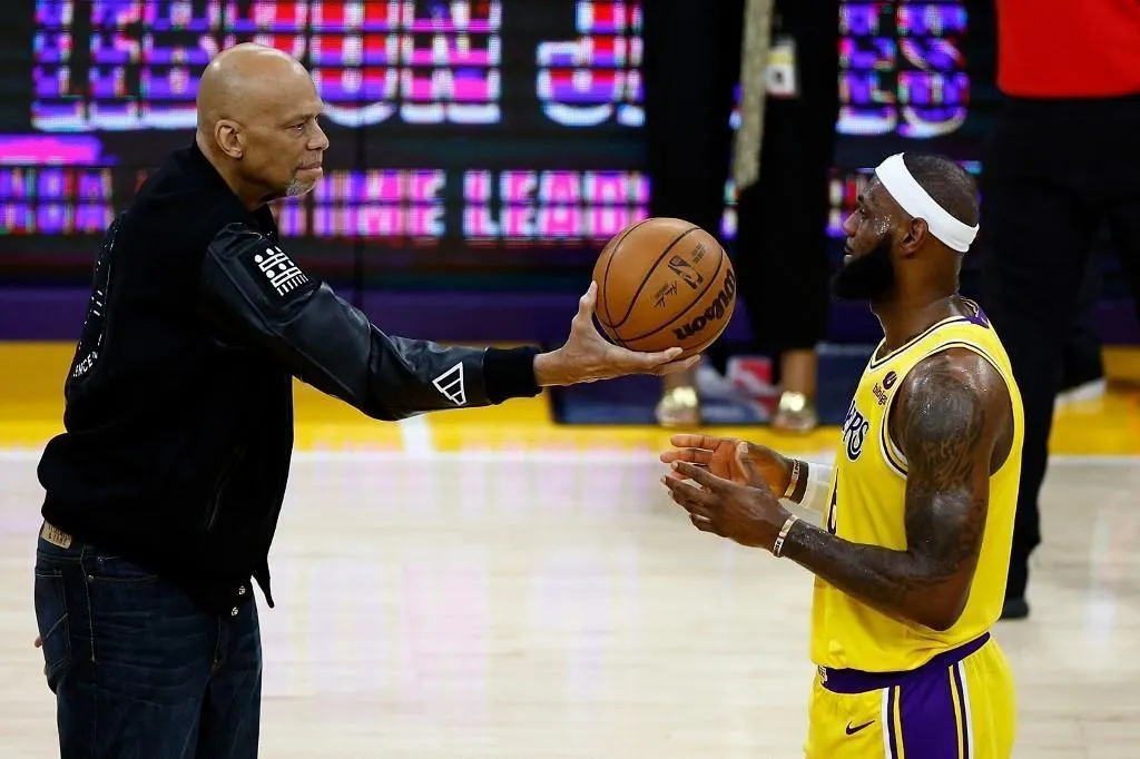 NBA. Qui est Kareem Abdul-Jabbar, le pivot légendaire que LeBron James ...