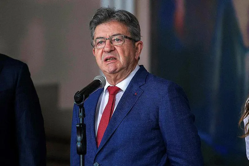 Mélenchon prend la défense de Quatennens, de retour à l'Assemblée ...