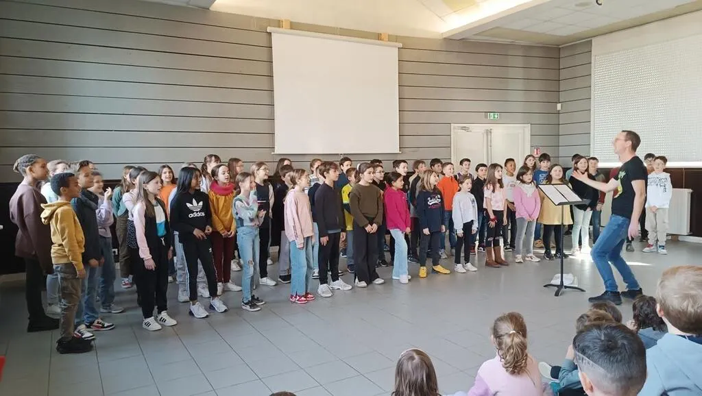 Les élèves ont chanté en chœur à l’école Aristide-Briand de Couëron ...