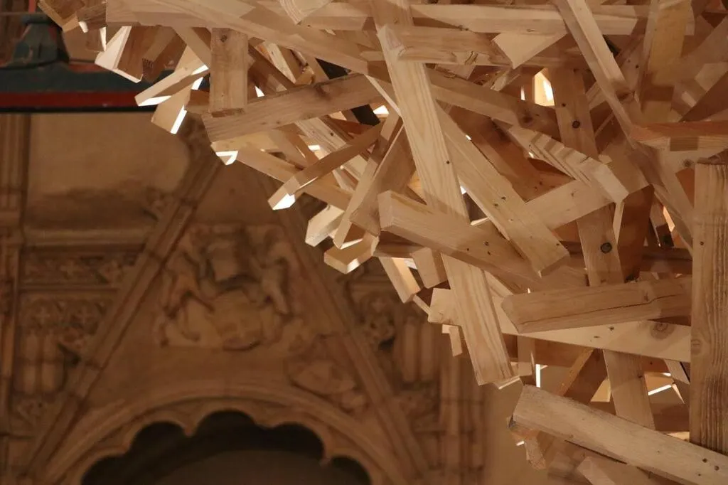 À Laval, l’artiste Simon Augade lève le voile sur sa porte monumentale ...