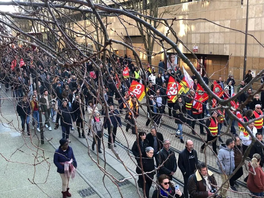 EN IMAGES. Manifestation du 11 février : marée humaine dans les rues du ... EN IMAGES. Manifestation du 11 février : marée humaine dans les rues du ...