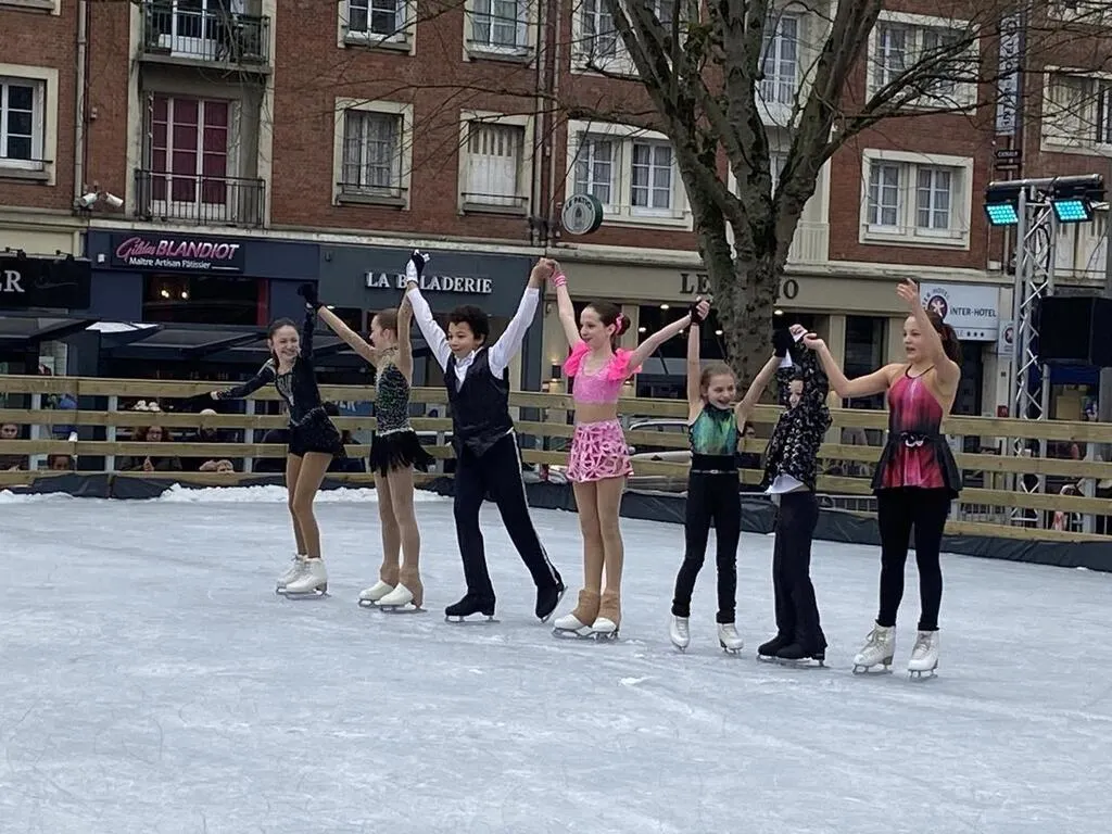 Lisieux. Démonstration de patinage artistique par le club caennais Acsel - Trouville-Deauville ...