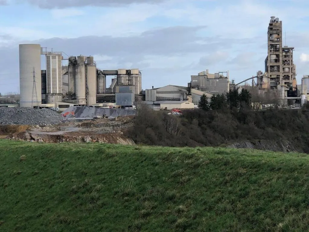 Le cimentier Lafarge lance sa première ligne de production de ciment à ...