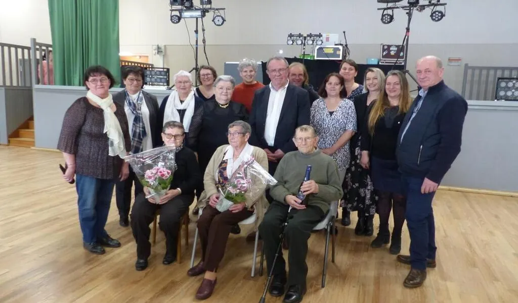 Sens-de-Bretagne. Trois nonagénaires honorés par le CCAS - Fougères ...