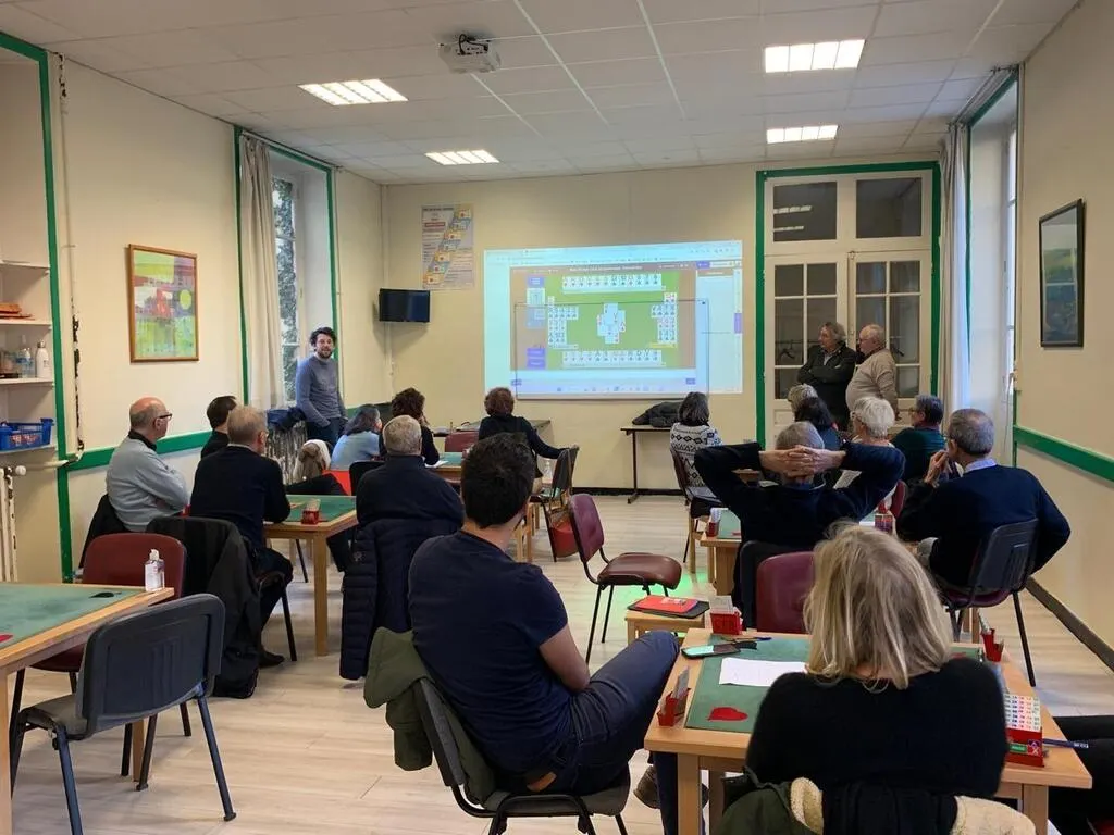 Au-delà des clichés, le bridge en Bretagne attire petits et grands ...