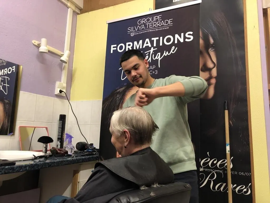 REPORTAGE. « Ça fait du bien moralement » : l’école d’esthétique aux ...