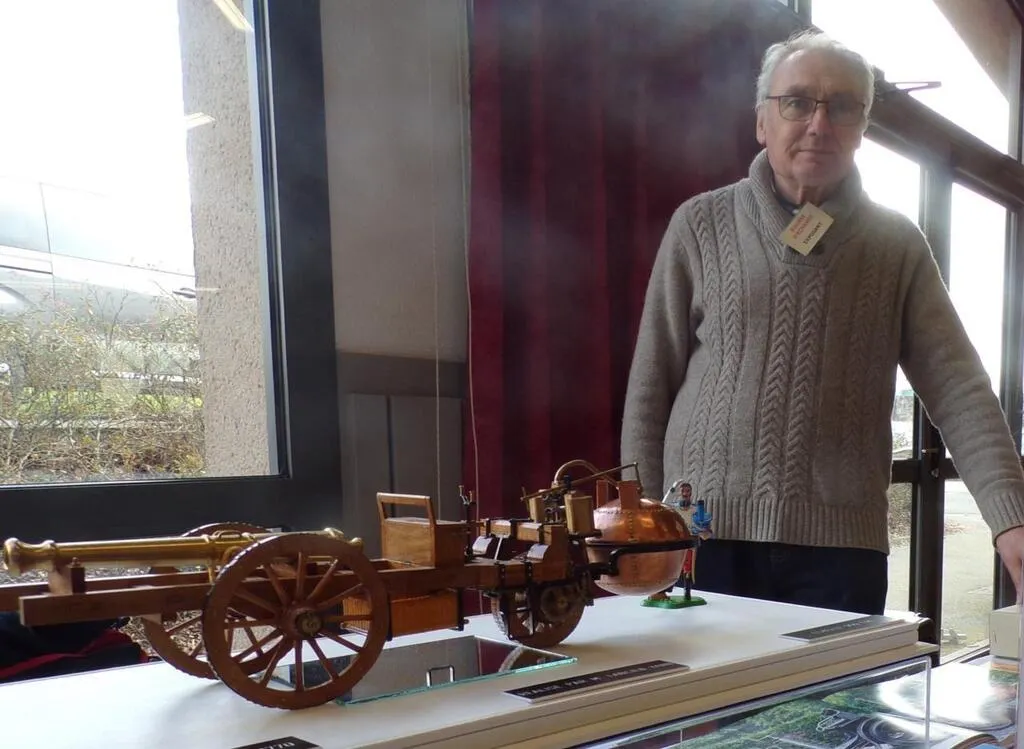 Maulévrier. La Fardier de Cugnot de 1769 en version miniature - Cholet ...