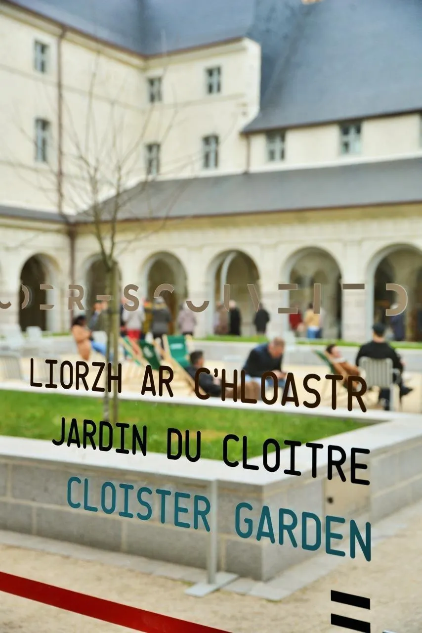 À Rennes, découvrez le cloître du couvent des Jacobins et son histoire ...