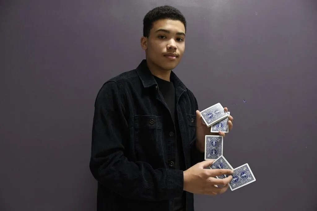 Baptiste Trépy affirme sa passion de la magie et son envie de scène à ...