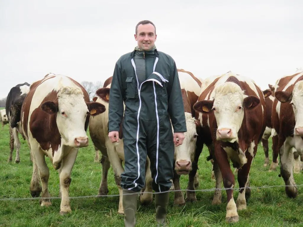 TÉMOIGNAGE. Un jeune éleveur laitier bien dans sa ferme - Redon.maville.com