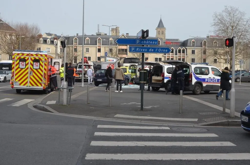 Percut Par Une Voiture Un Bless Sous L abri De Bus Place Courtonne