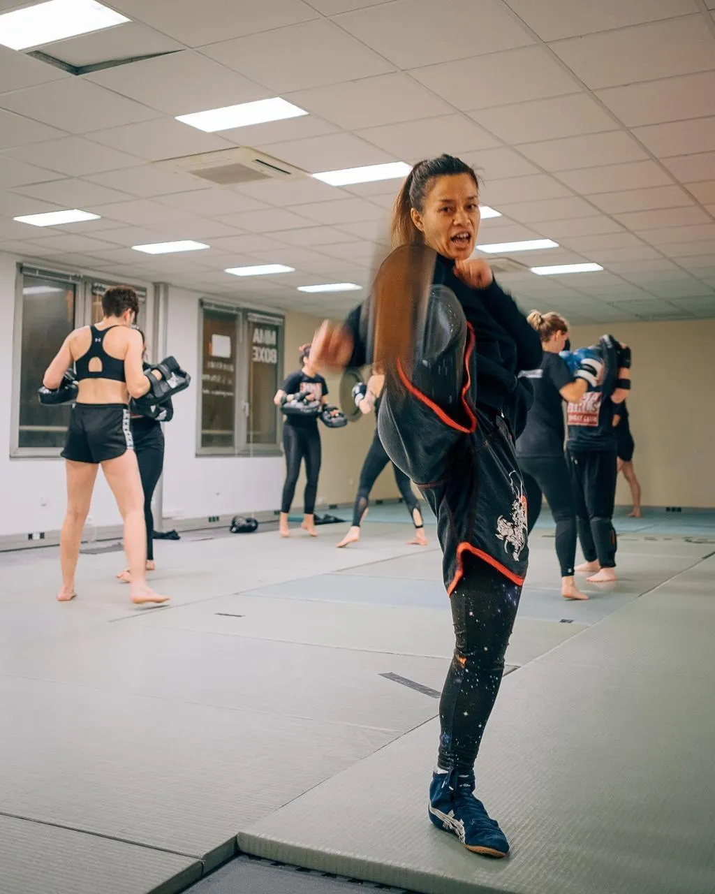 MMA : pionnière de la discipline en France, Tevi Say coache une équipe ...