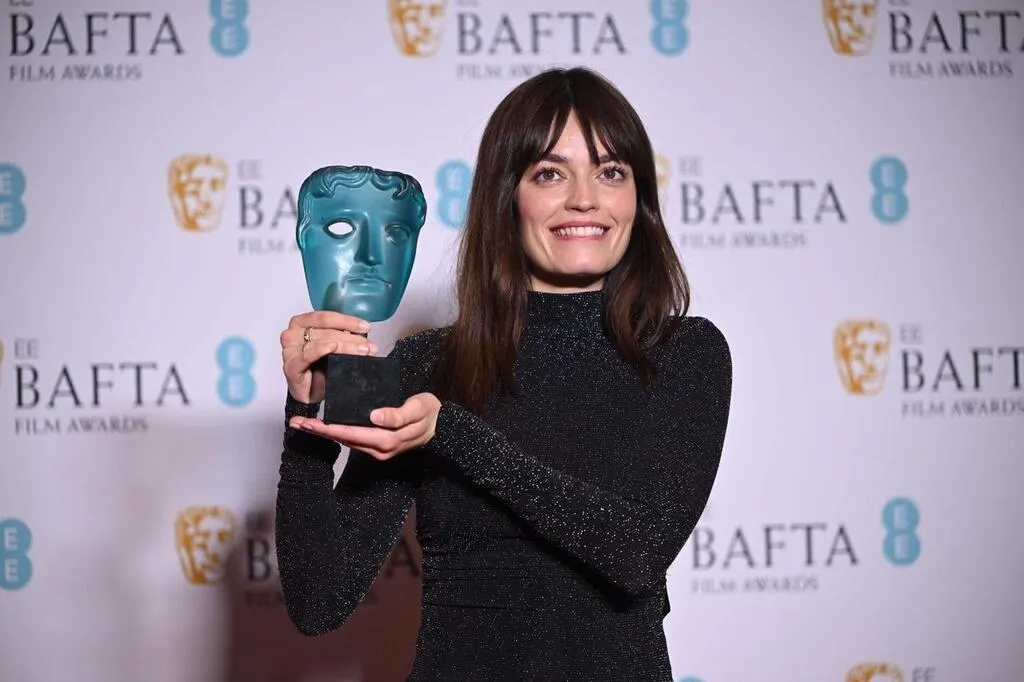 Cinéma. Emma Mackey, l’actrice originaire de Sablé, sacrée « étoile ...