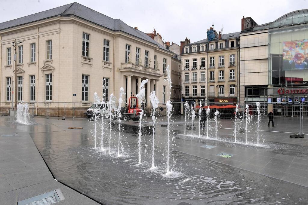 COULISSES. À quoi ressemblent les nouvelles fontaines place du Commerce ... COULISSES. À quoi ressemblent les nouvelles fontaines place du Commerce ...