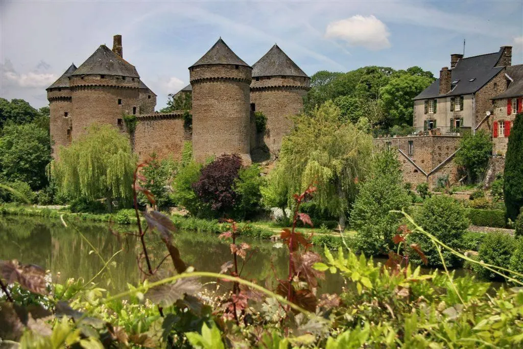 Village préféré des Français. 5 raisons de voter pour Lassay-les ...