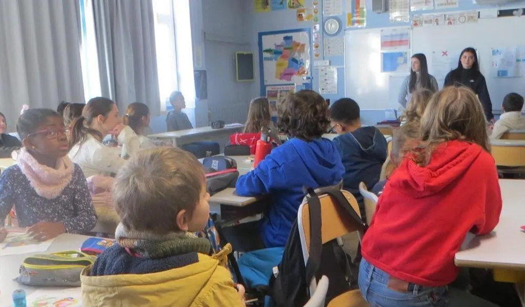 Dans les classes de cette école de Loire-Atlantique, le thermomètre ...