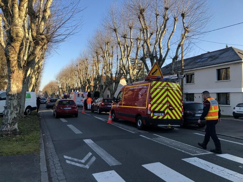 Elle emboutit sa voiture contre un véhicule arrêté : une femme blessée ...