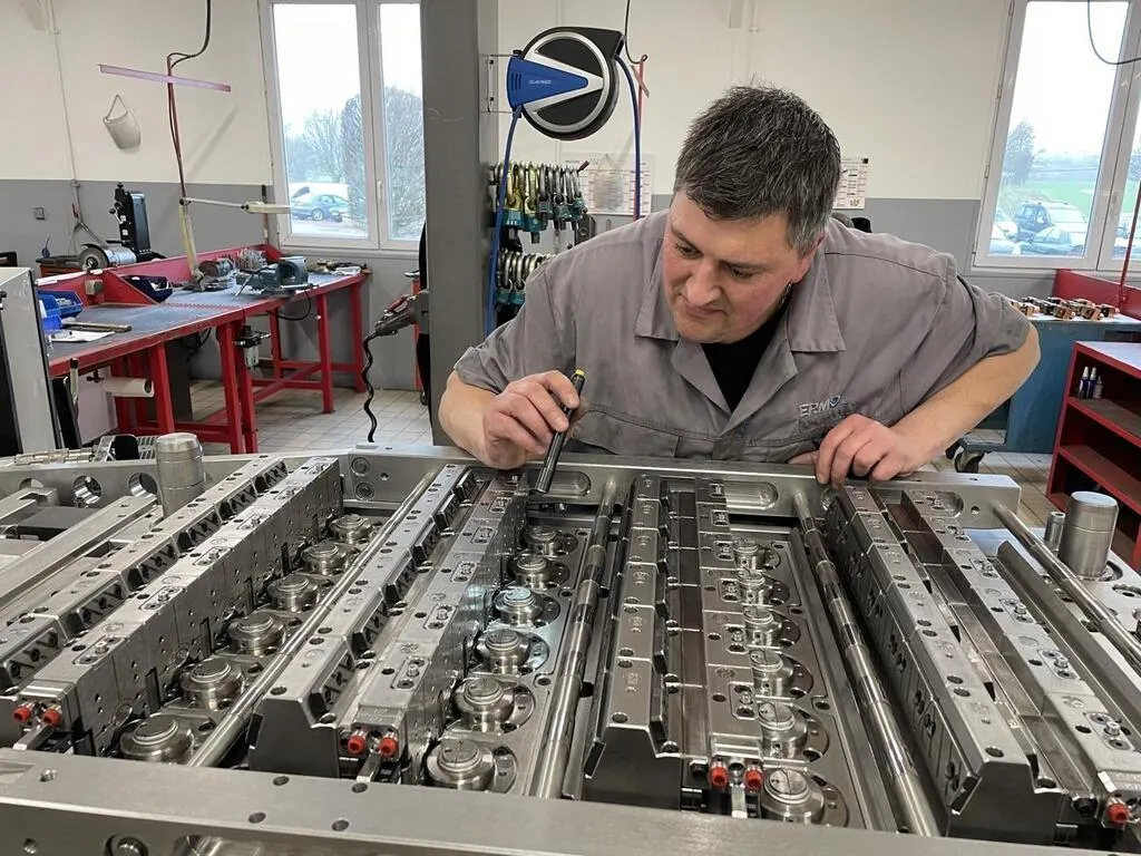 Près de Vire, l’entreprise Ermo conçoit les produits de notre quotidien ...