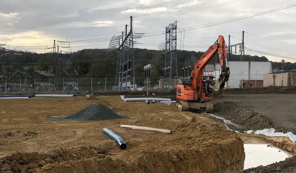 Parc éolien en mer. Les voisins du poste électrique, à Hénansal ...