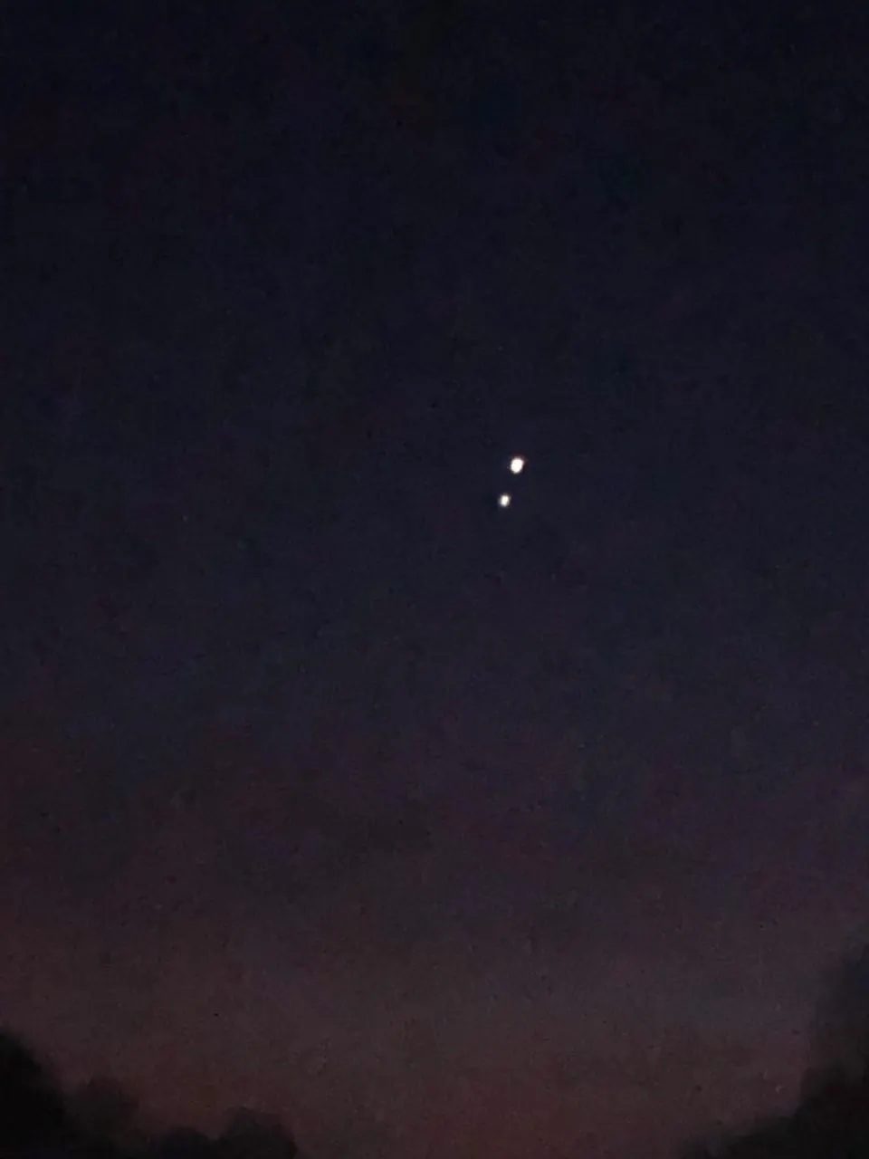D’où viennent ces deux points lumineux observés dans le ciel en Mayenne ...