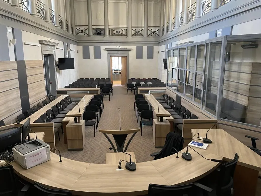 Trois ans de prison ferme pour avoir poignardé son ex-compagnon à ...