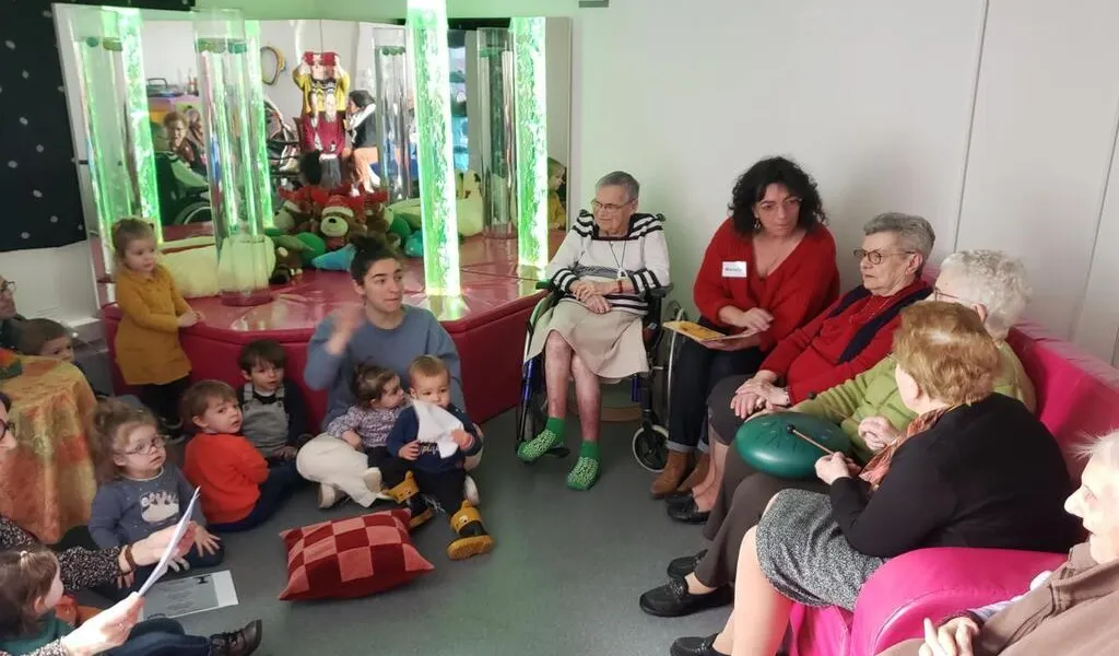 Treize-Septiers. Les enfants de la micro-crèche à la rencontre des aînés - La Roche sur Yon ...