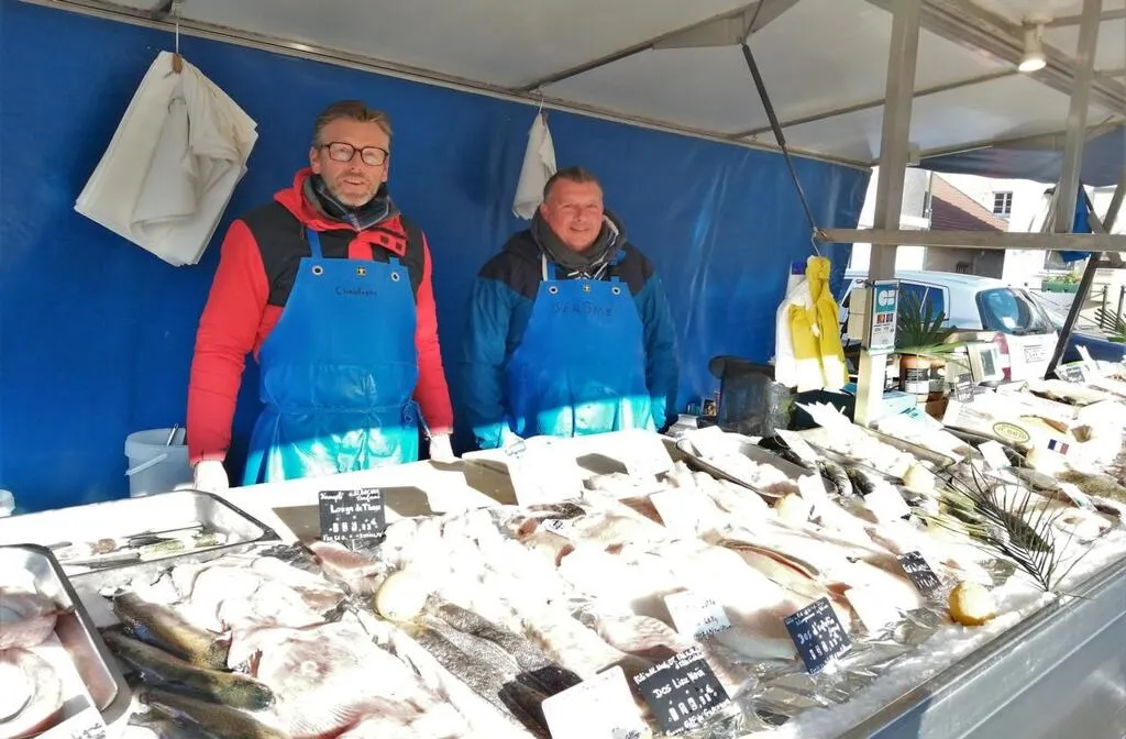 Cambes-en-Plaine. Un nouveau poissonnier au marché du jeudi matin ...