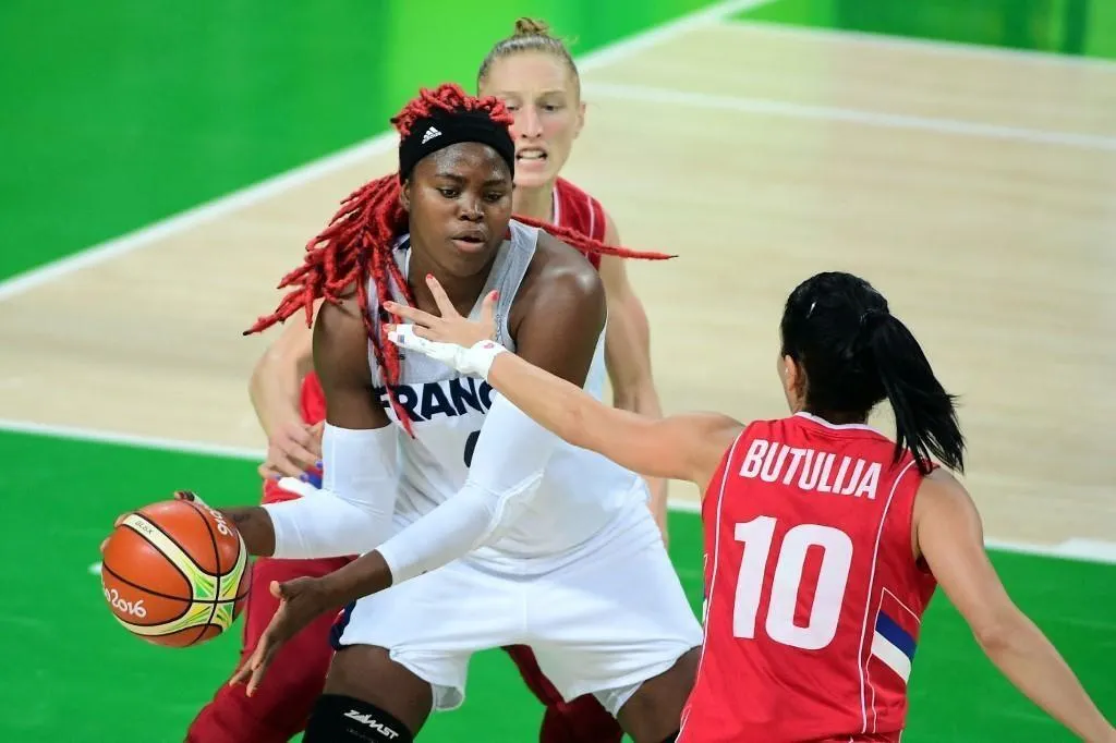 « J’ai eu peur de le dire à mon employeur », la basketteuse Isabelle ...