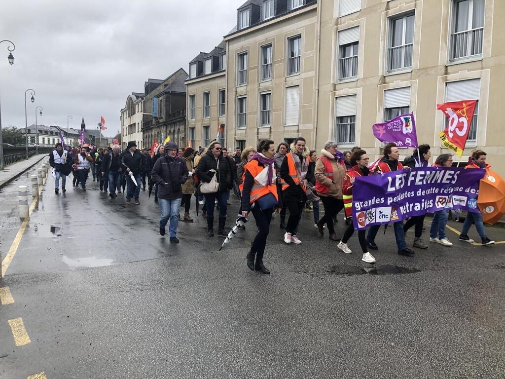 EN IMAGES. Jusqu’à 180 personnes défilent pour les droits des femmes à ... EN IMAGES. Jusqu’à 180 personnes défilent pour les droits des femmes à ...