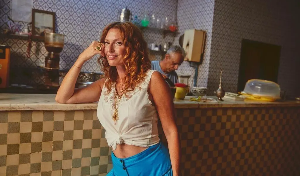 L’une des chanteuses du duo Brigitte en concert aux Sables-d’Olonne ...