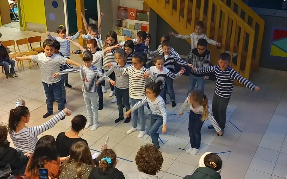 Quimperlé. Des enfants de l’école Sainte-Croix font le spectacle ...