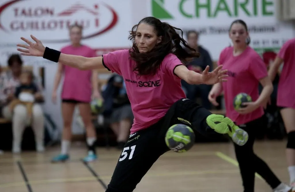 Handball – N1 féminine. À 52 ans, la gardienne moncoutantaise Carmen ...