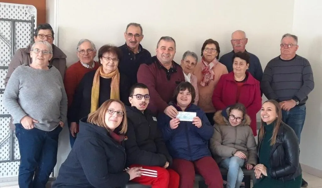 Cheffois. Un don du club de retraités pour Louise, Léa et Brandon ...