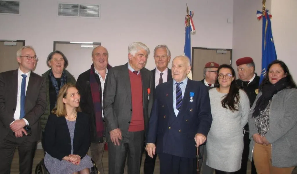 Conlie. Le Mérite décerné à Roger Bellon - Le Mans.maville.com