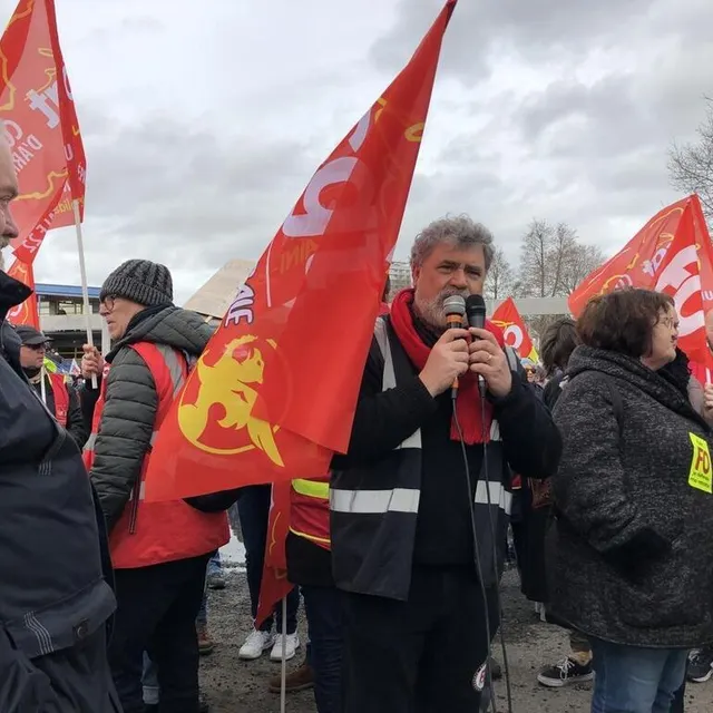 Réforme des retraites. À Saint-Brieuc, les manifestants ont envahi les ...