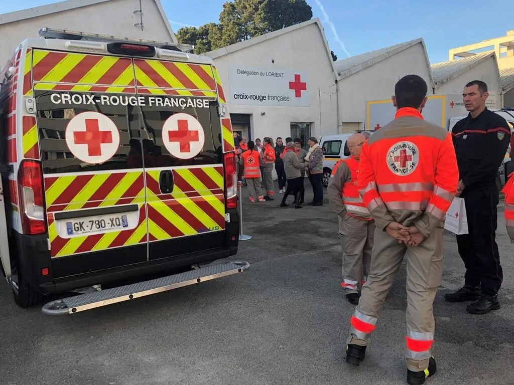 La Croix-Rouge de Lorient inaugure sa nouvelle ambulance - Lorient ...