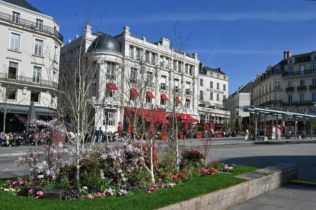 À Angers, la température a dépassé les 20 °C, ce jeudi, pour la ...