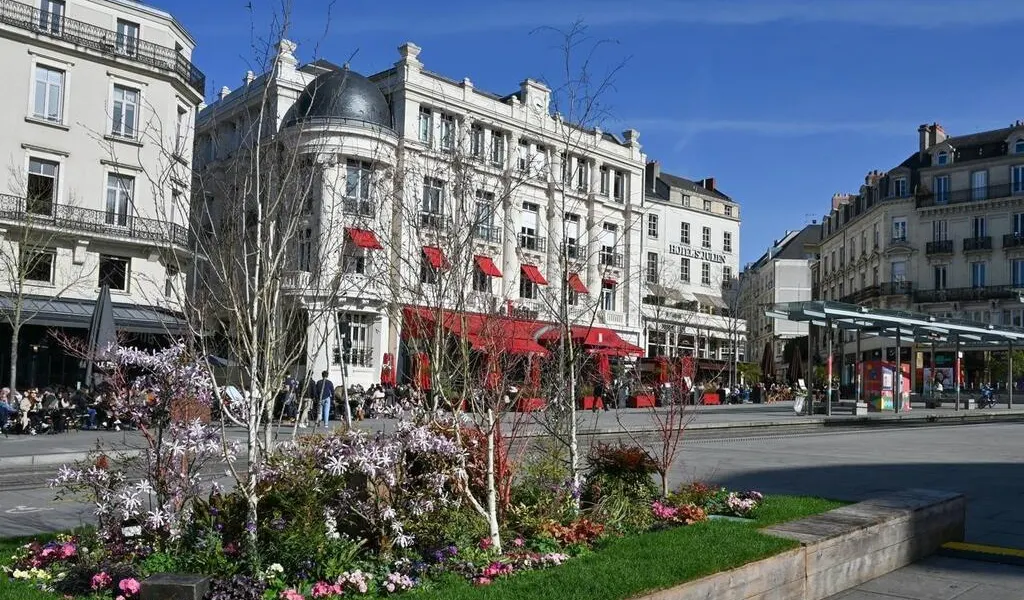 À Angers, la température a dépassé les 20 °C, ce jeudi, pour la ...