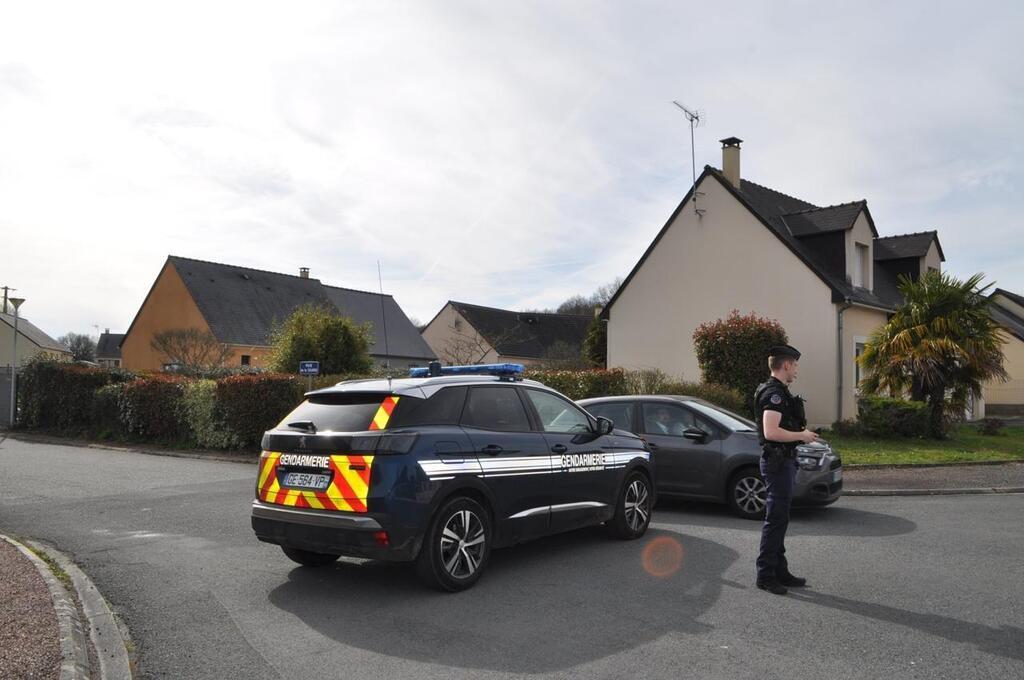 Sarthe Une Femme Retrouvée Morte à Son Domicile Le Difficile Travail