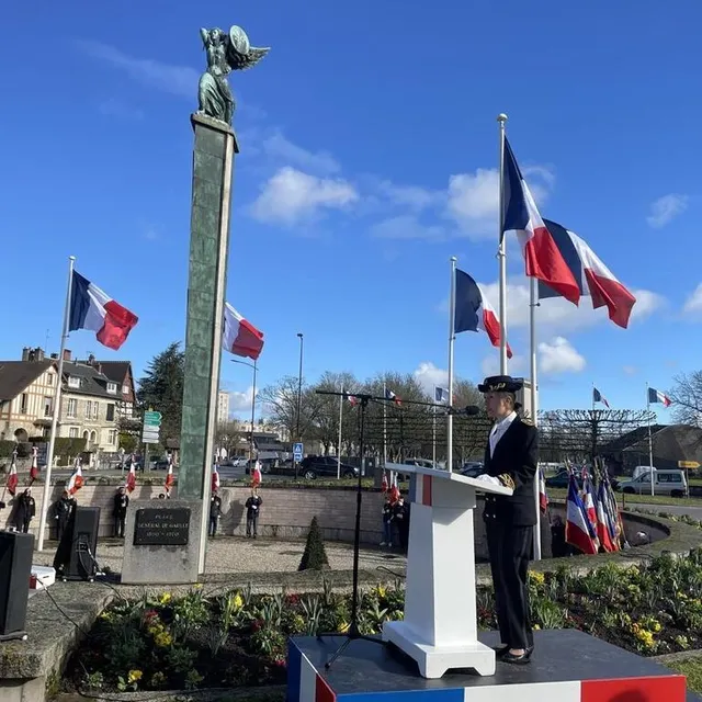 Alençon. Porte-drapeau depuis 43 ans, cet ancien combattant est décoré ...