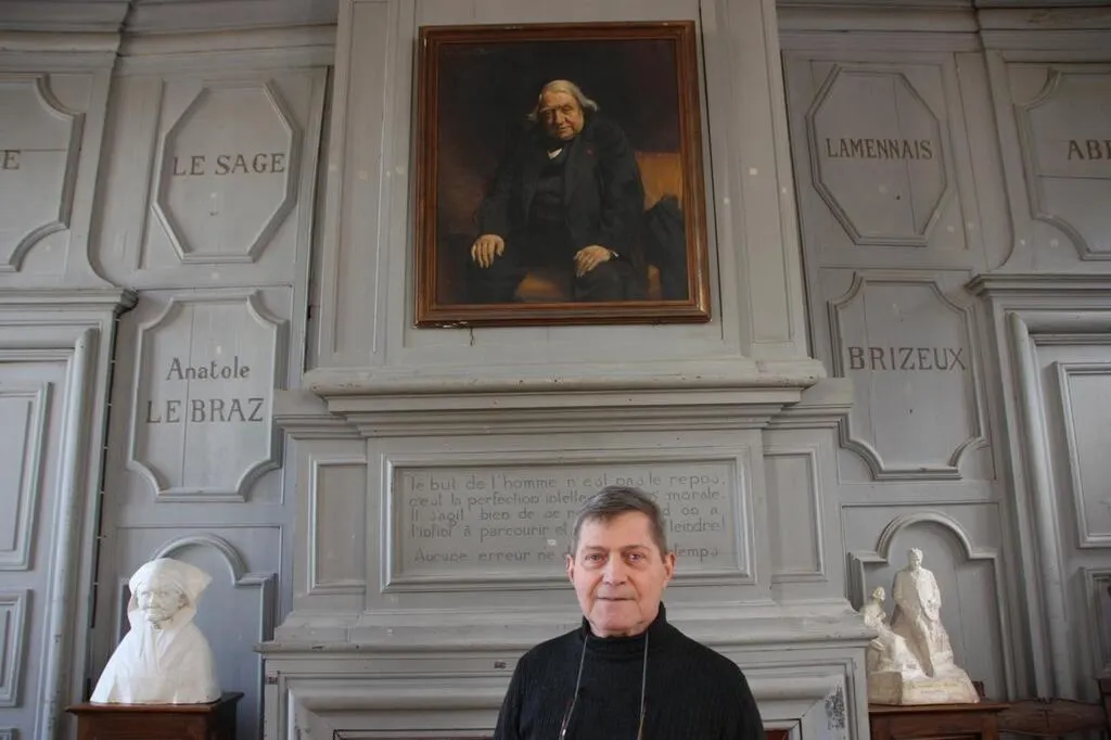 À Tréguier, Yves Revault d’Allonnes est le dernier descendant d’Ernest ...