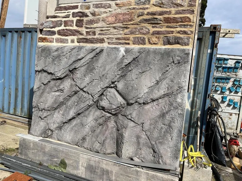 À Rennes, un faux mur de roche de schiste va décorer le chantier XXL du ...