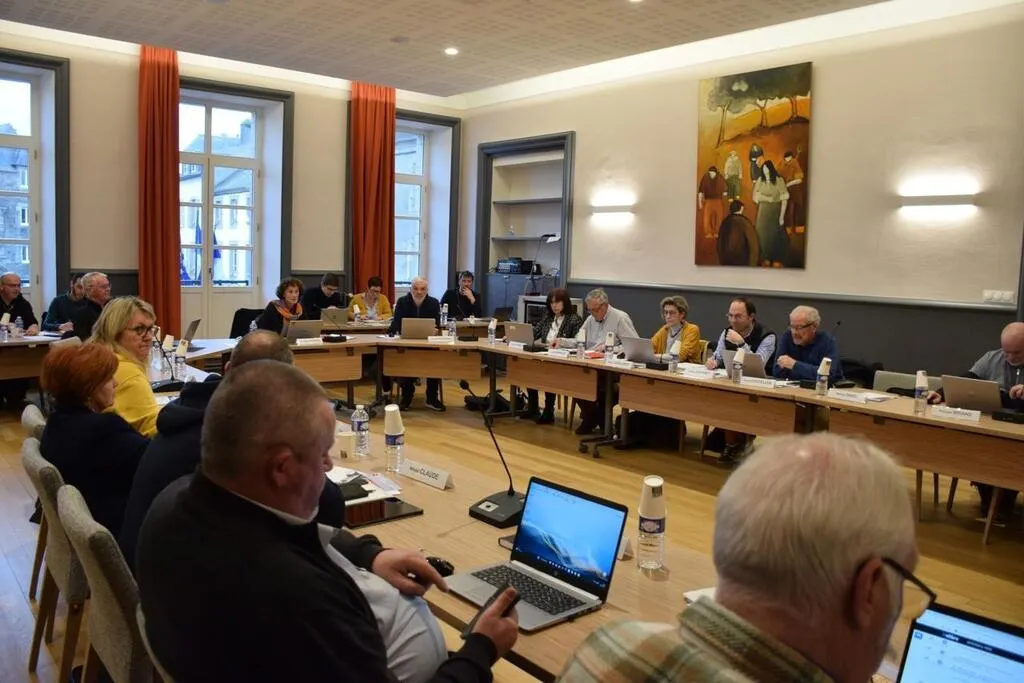 À Carhaix, l’élu Pierre-Yves Thomas réagit à son abstention sur la ...