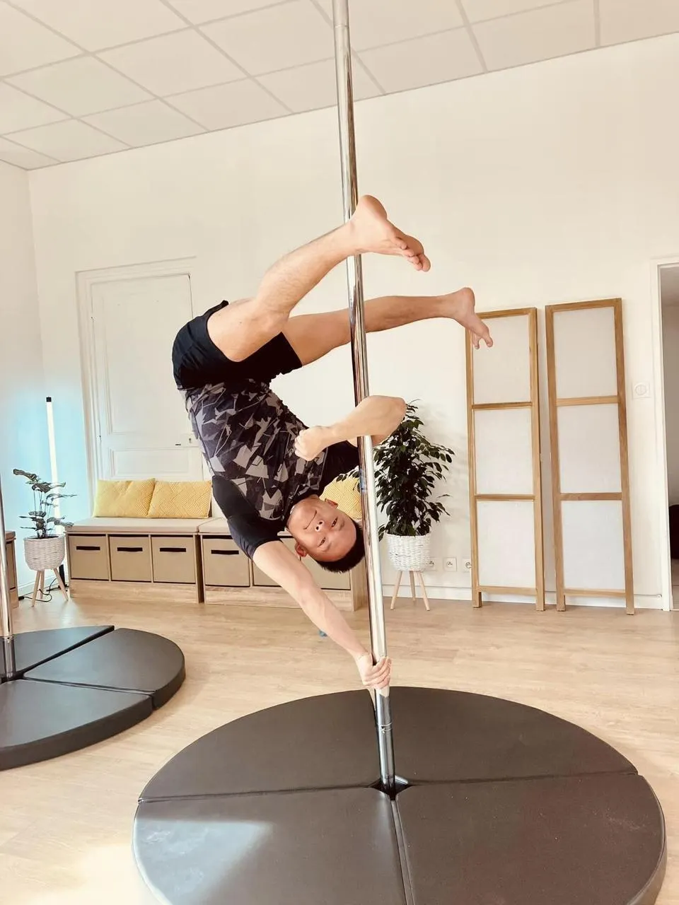 « C’est moins sexy qu’on l’imagine » : la pole dance s’adresse à tous, « même aux - Angers ...