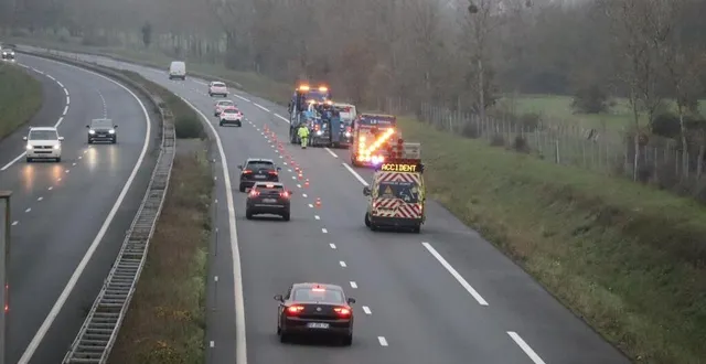 Un accident entre un poids lourd et une voiture sur l’A11, près d’Angers : deux blessés - Angers ...