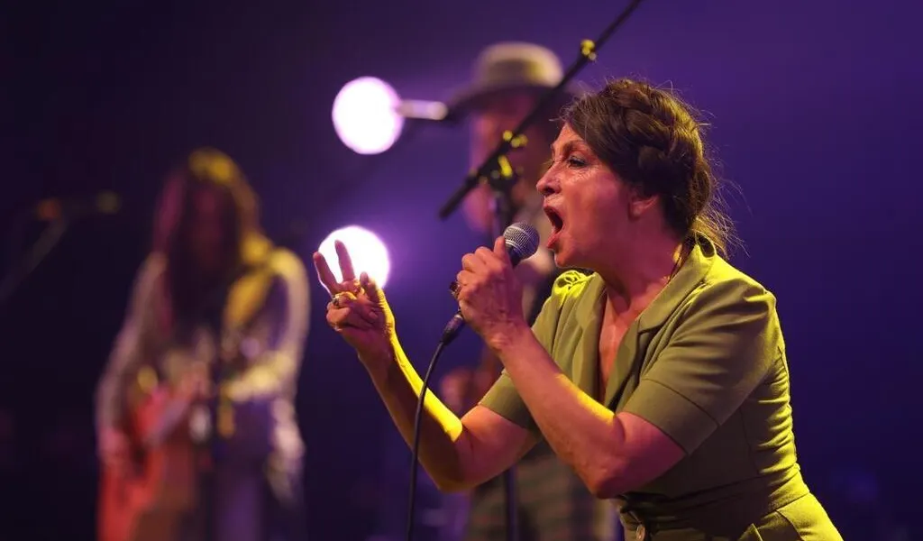 Festival Les Émancipéés à Vannes. Catherine Ringer enchante « L’érotisme de vivre » - Lorient ...