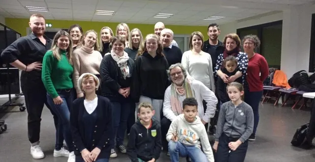 Loué. Dix-sept chanteurs amateurs se mettent en scène dans « Univers ...