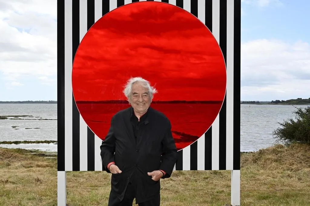 L’artiste Daniel Buren en dédicace à l’Ile-d’Arz - Lorient.maville.com