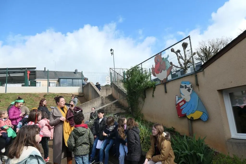 Saint-Jean-sur-Mayenne. Les fresques colorées de l’école Élise-Freinet ...